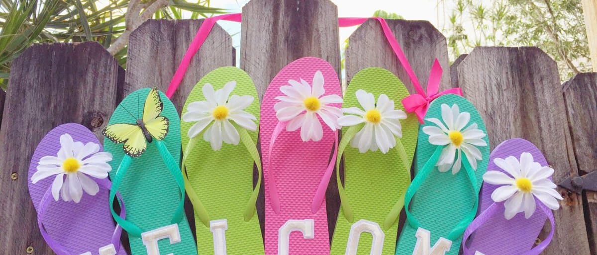 Dollar Tree Upcycled Flip Flop Welcome Sign
