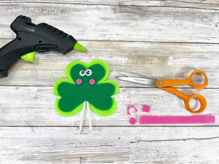 Felt Shamrock Pocket People