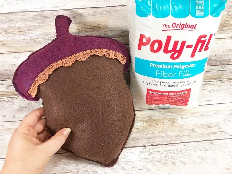 How to DIY the Easiest Autumn Acorn Pillow