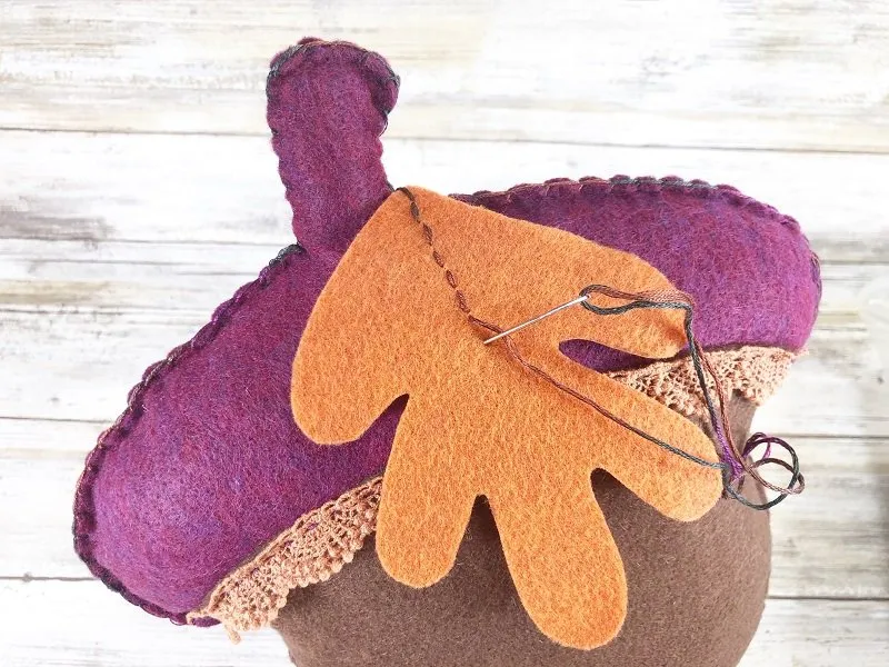 How to DIY the Easiest Autumn Acorn Pillow